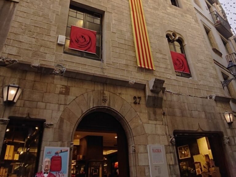 Con 5 plantas y un bar, Raima es la papelería más grande de Europa