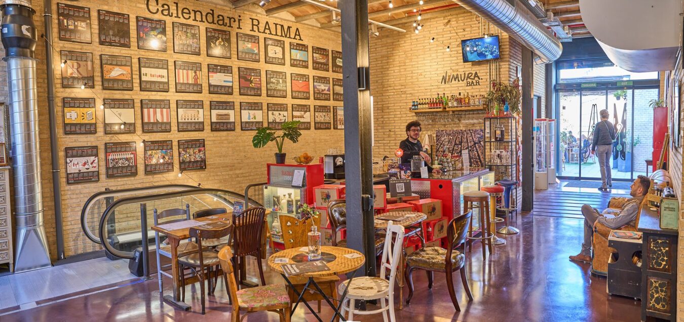 Con 5 plantas y un bar, Raima es la papelería más grande de Europa