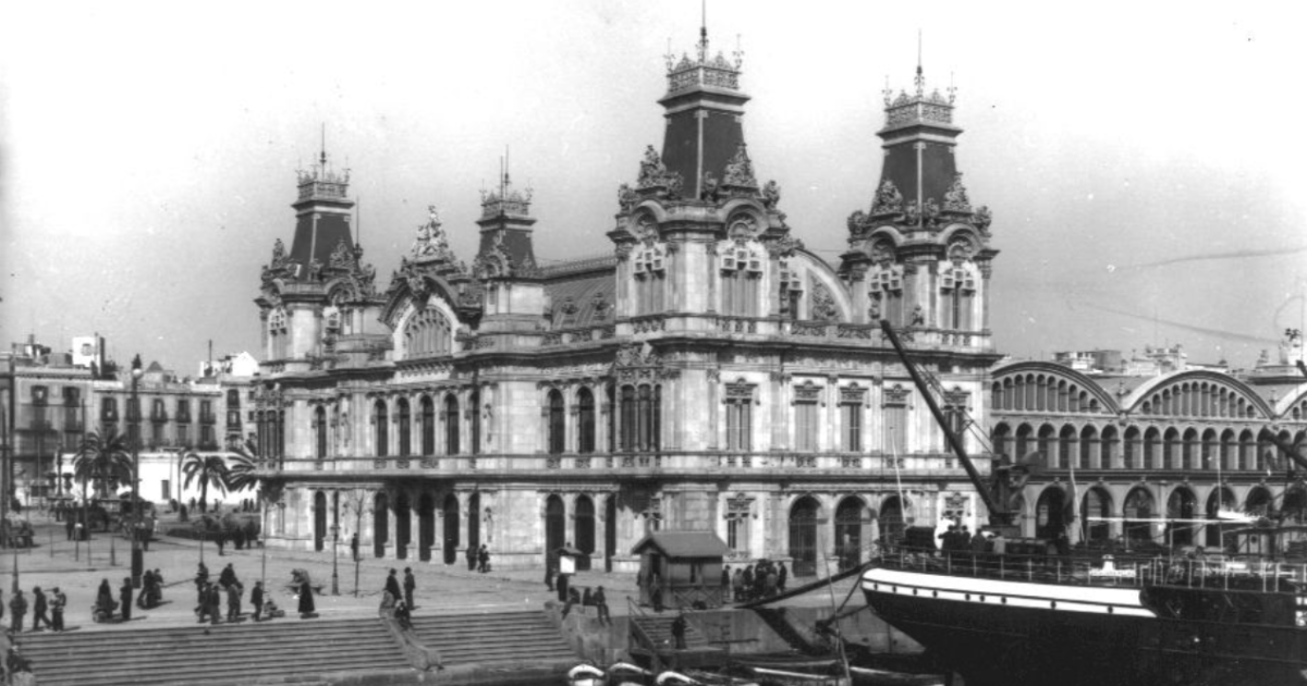 El histórico Portal de la Pau de Barcelona inicia su rehabilitación