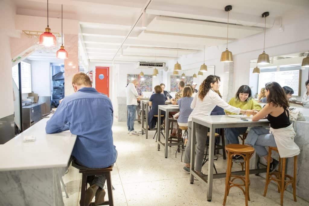 Casual seafood restaurant: the project of two Catalan actors