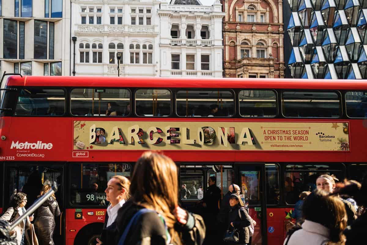 Barcelona launches Christmas campaign on double-decker buses in London