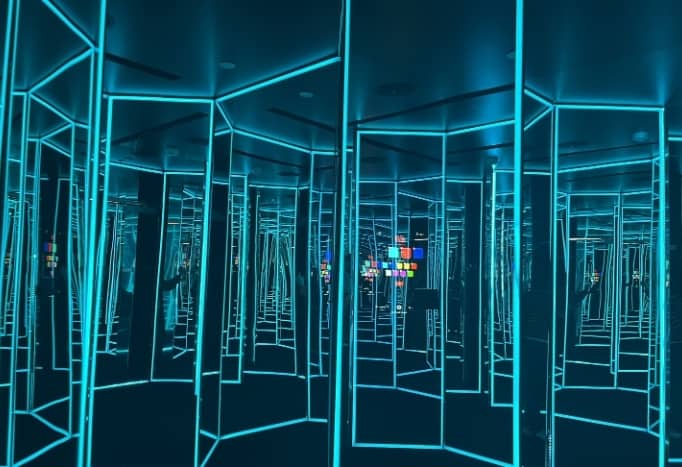 In the H&M fitting room at its Paseo de Gracia store, you'll feel like ...