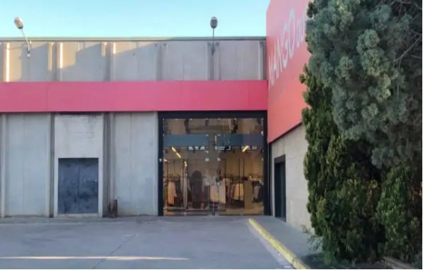 Mango Outlet Store: A shopper's paradise.