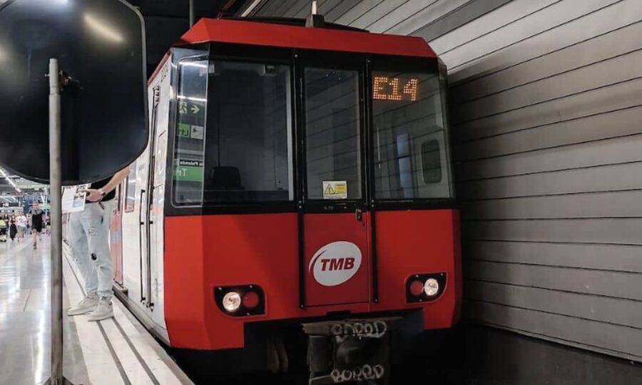 Retiro histórico: TMB jubila el último tren serie 2000 del Metro de ...